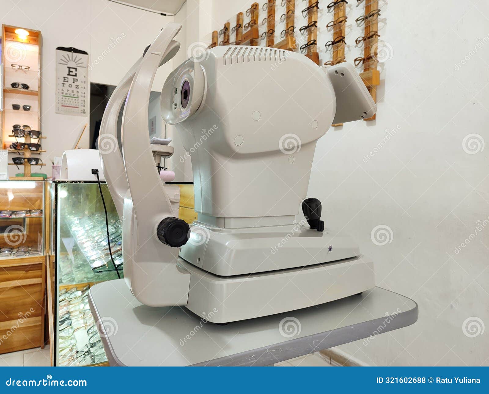 Precise Optical Coherence Tomography Staff Editorial Stock Photo ...