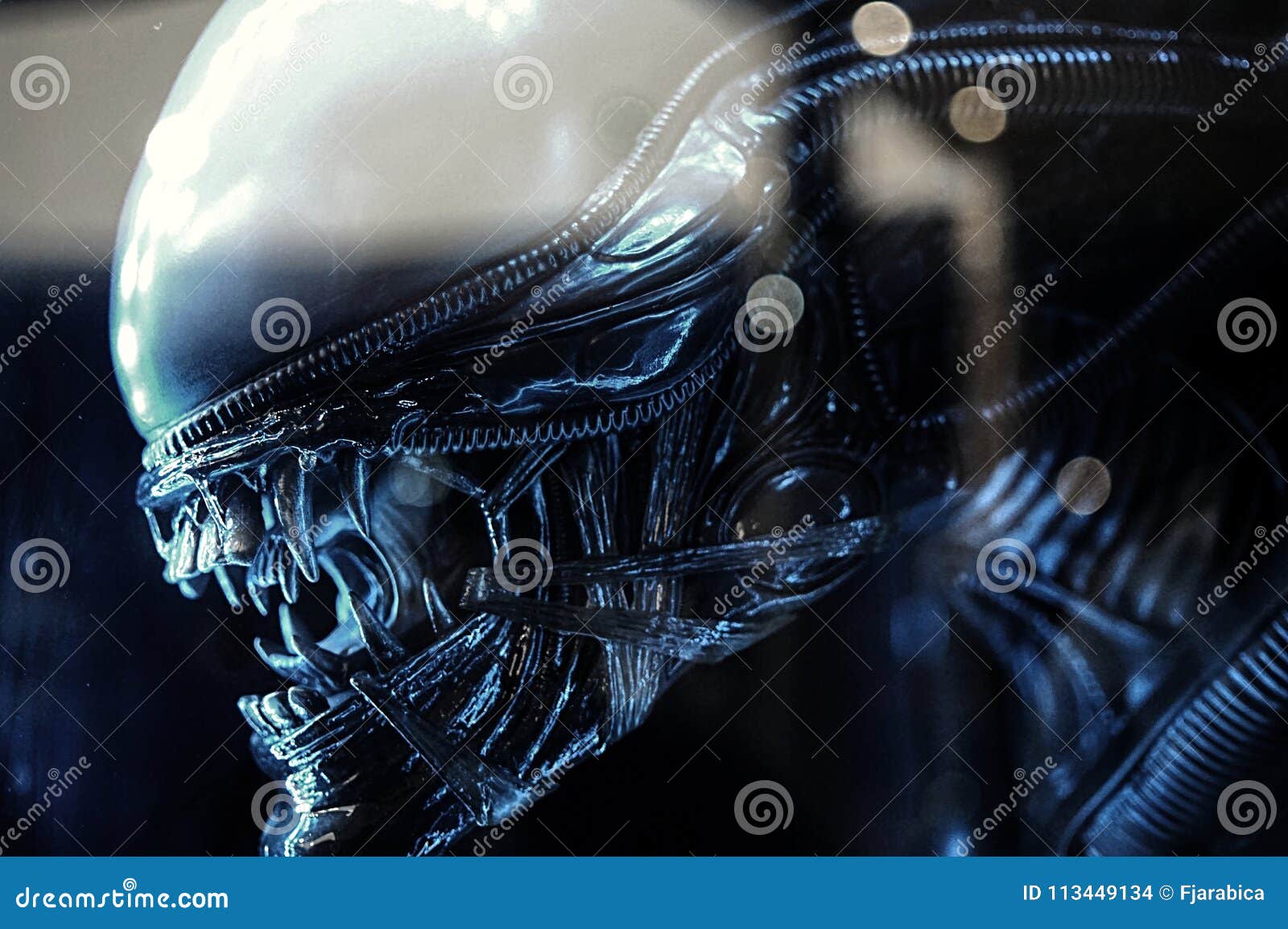Alien vs. predator editorial stock image. Image of alien - 113449134