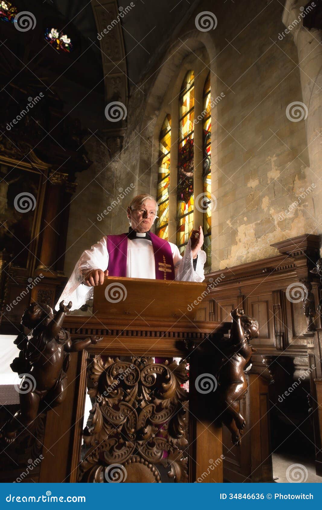 Predigen auf einer Kanzel stockfoto. Bild von barock - 34846636