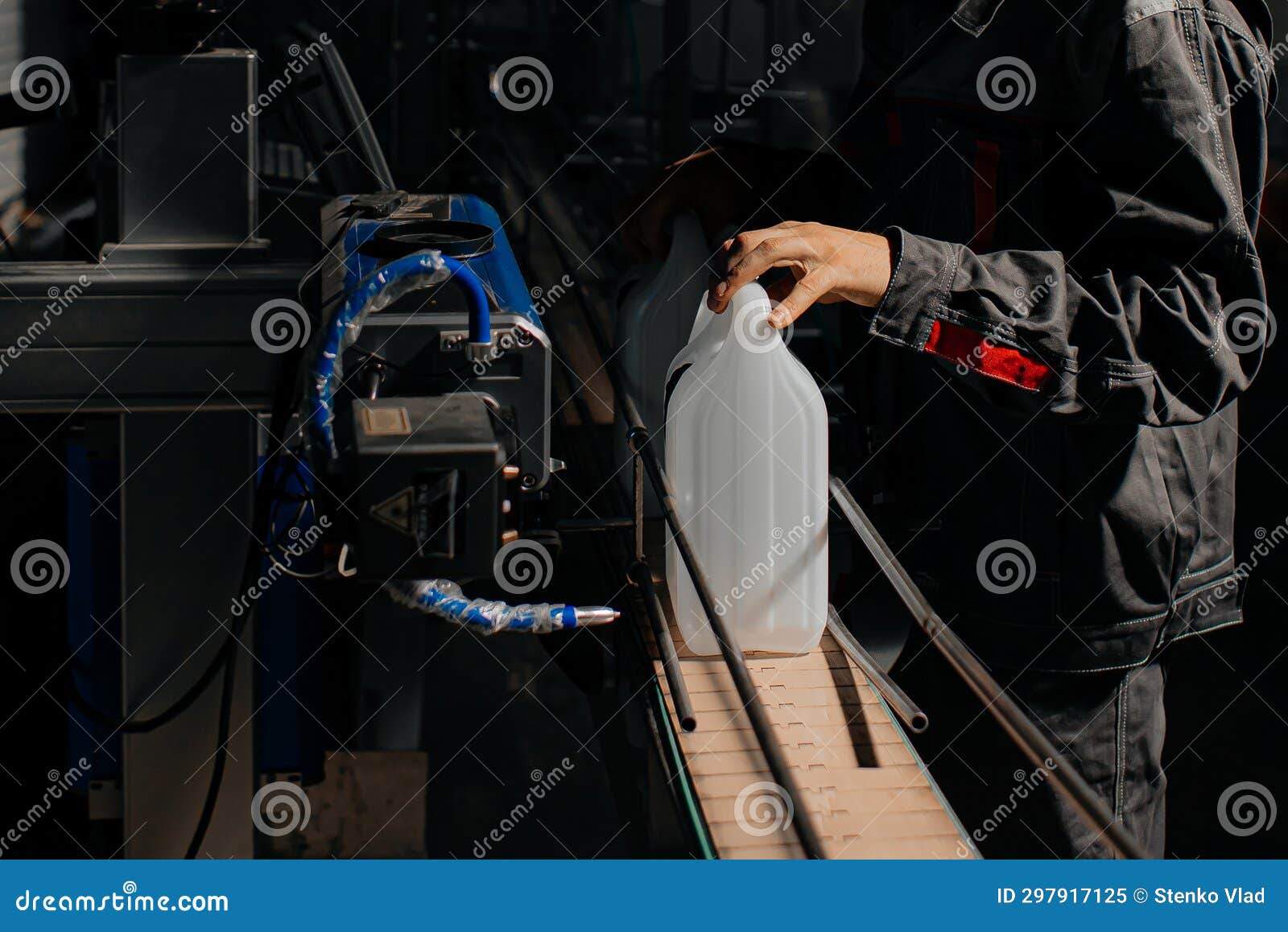Mold Processing On A Milling Machine. Milling Of A Test Piece On A Cna ...