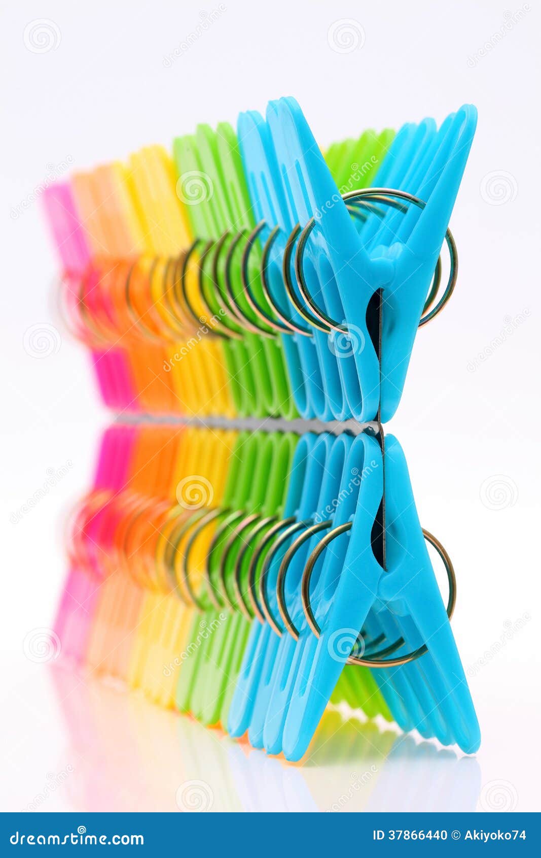 Pregador de roupa plástico foto de stock. Imagem de ferramenta - 37866440