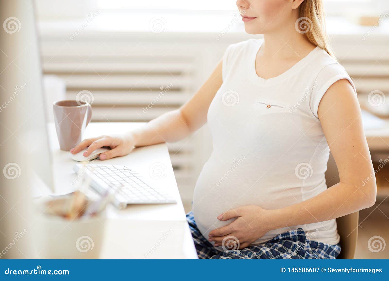 Pregnant Woman Using Computer Stock Image - Image of happy, portrait ...
