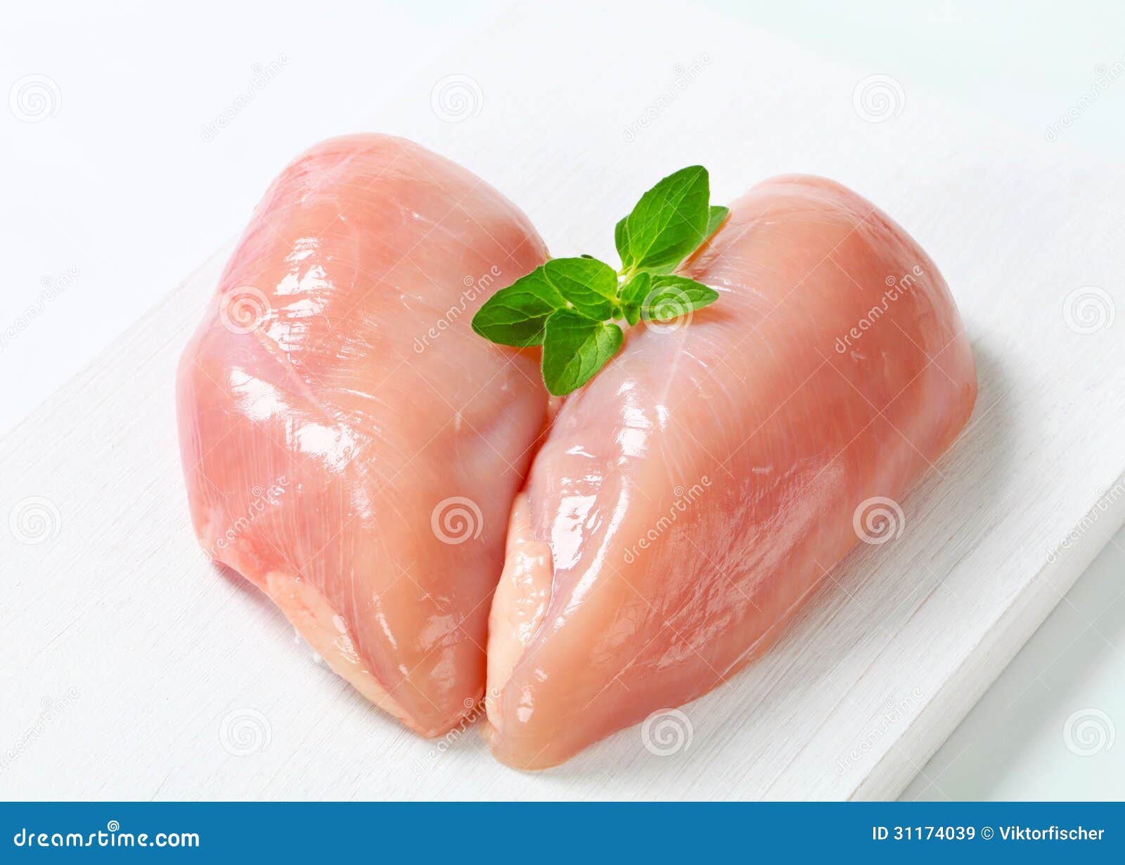 Prendederos Crudos De La Pechuga De Pollo Imagen de archivo - Imagen de ...