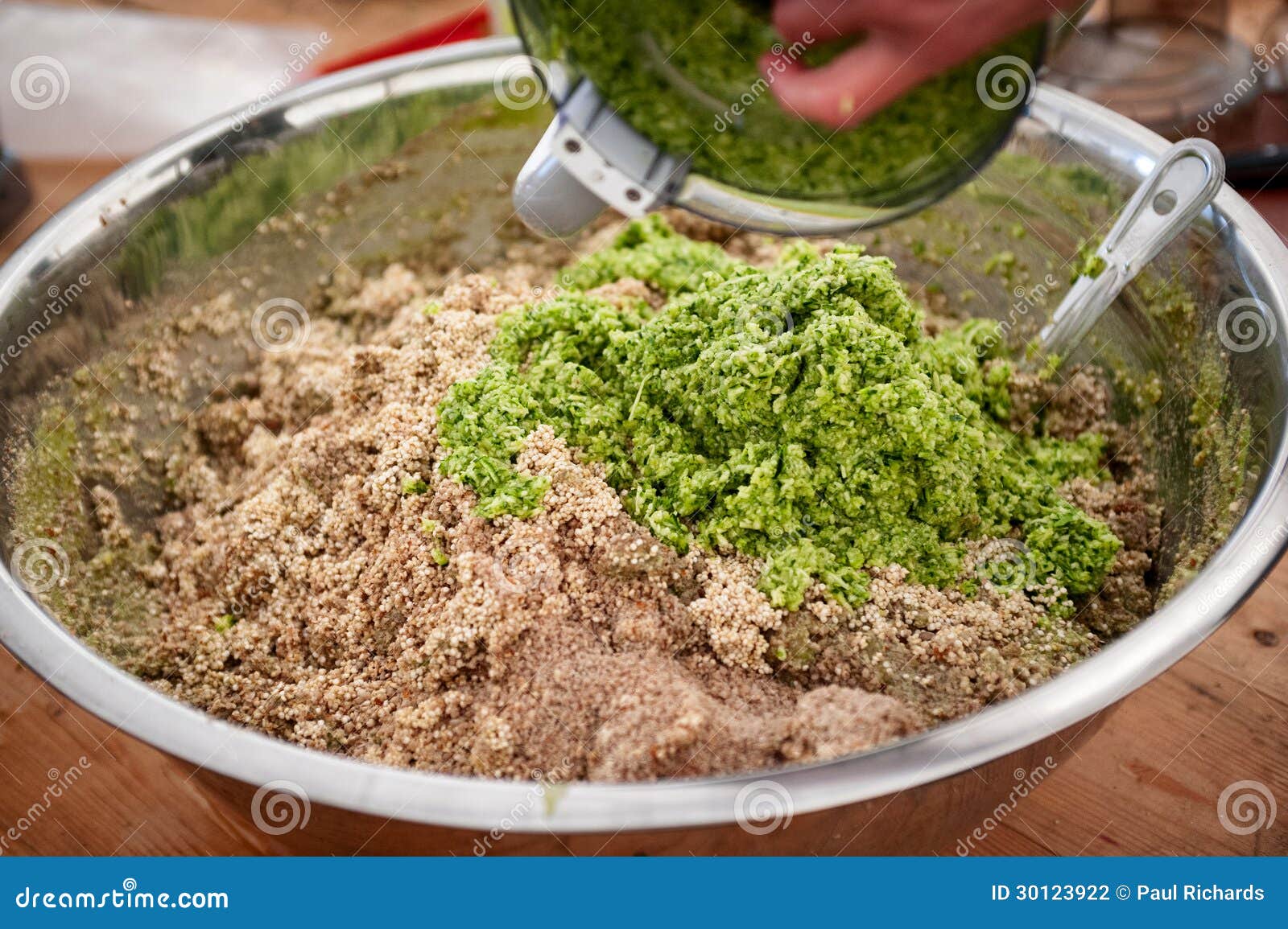 Preparación De Comida Cruda Foto de archivo - Imagen de mezclado ...