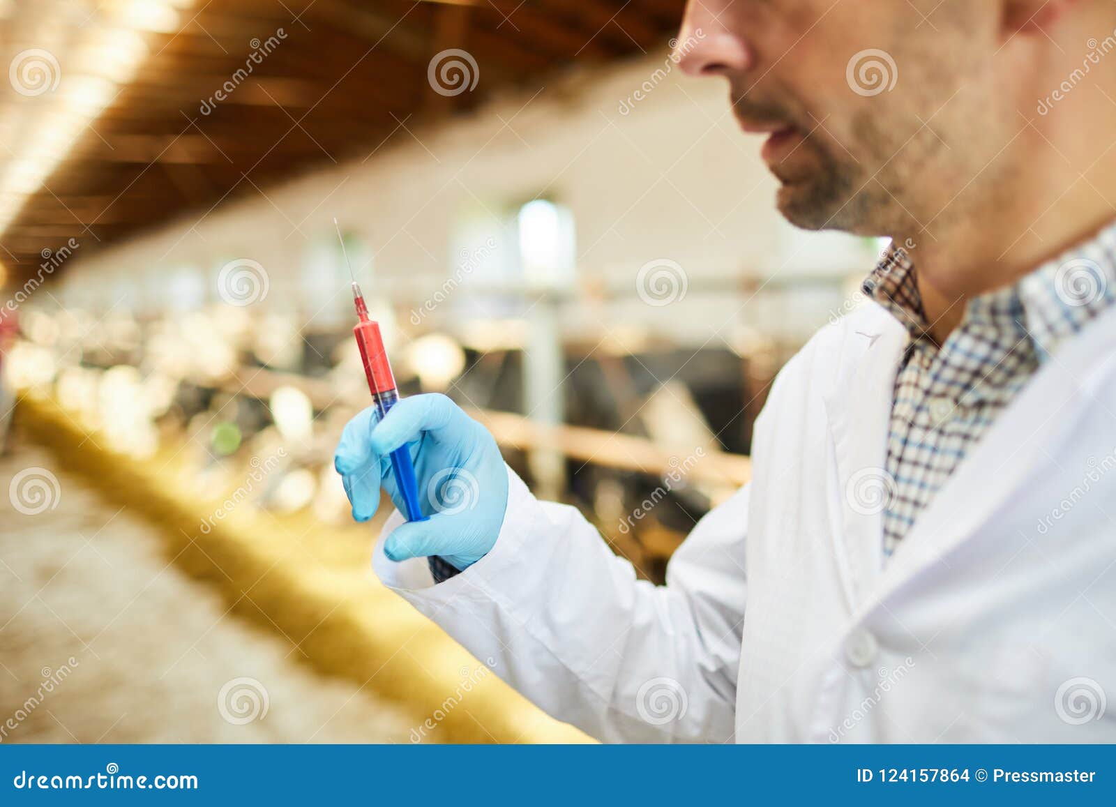 Preparación De La Inyección Foto de archivo - Imagen de enfermedad ...