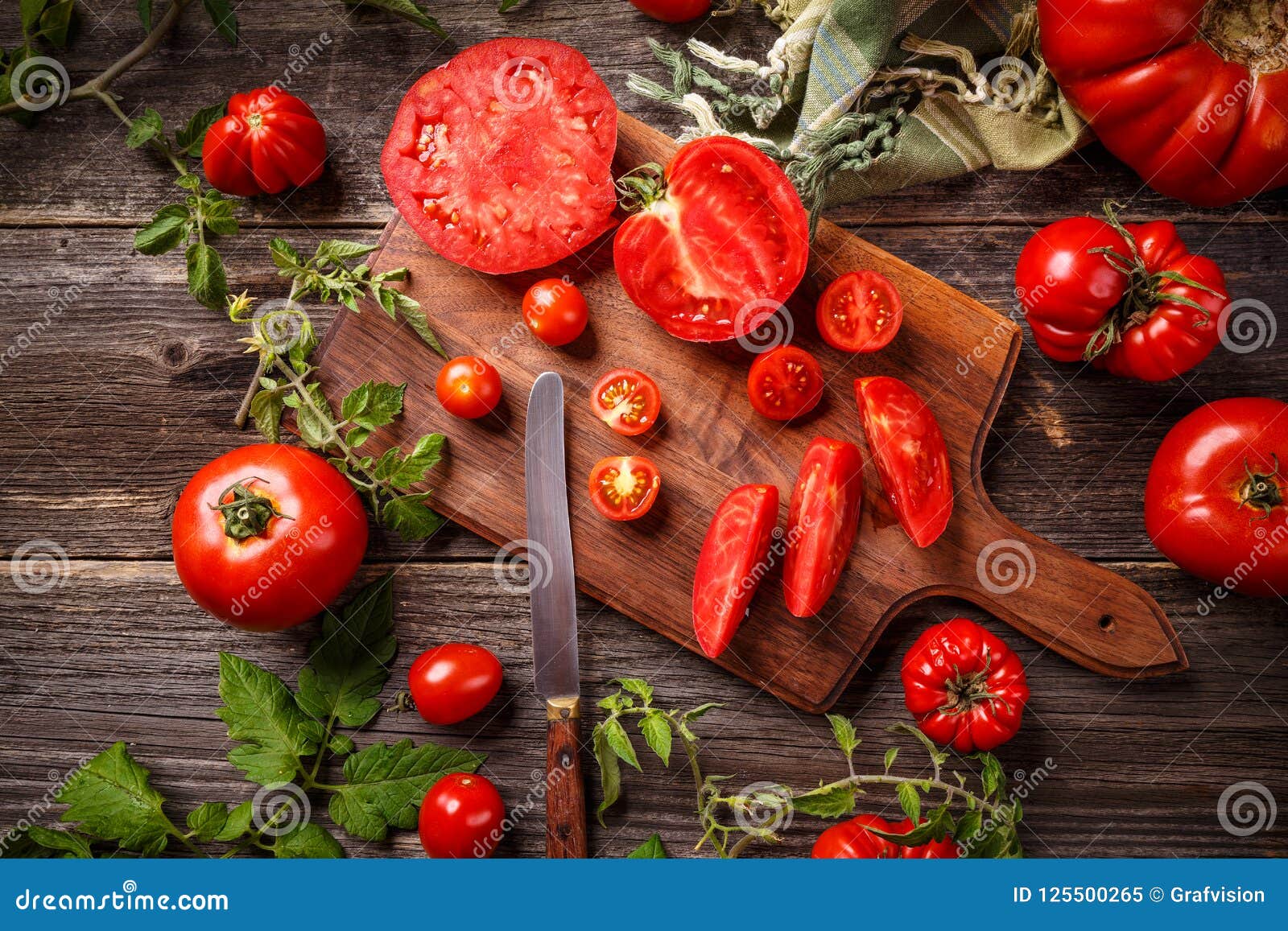 Fresh red sliced tomatoes stock image. Image of slice - 125500265