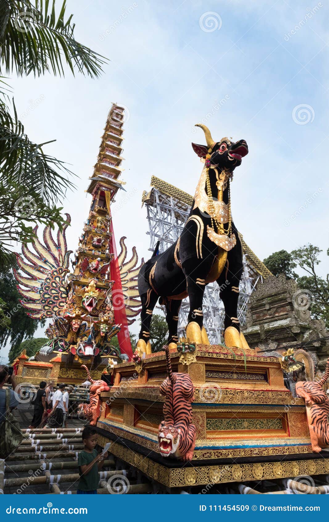 Bade Cremation Tower and Sarcophagus Bull Being Prepared in Ubud for ... Bade Cremation Tower and Sarcophagus Bull Being Prepared in Ubud for ...