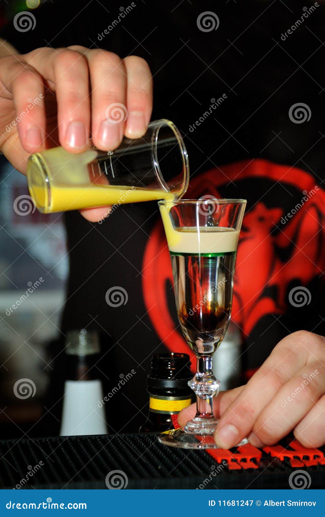 Preparazione del cocktail immagine stock. Immagine di vetro - 11681247