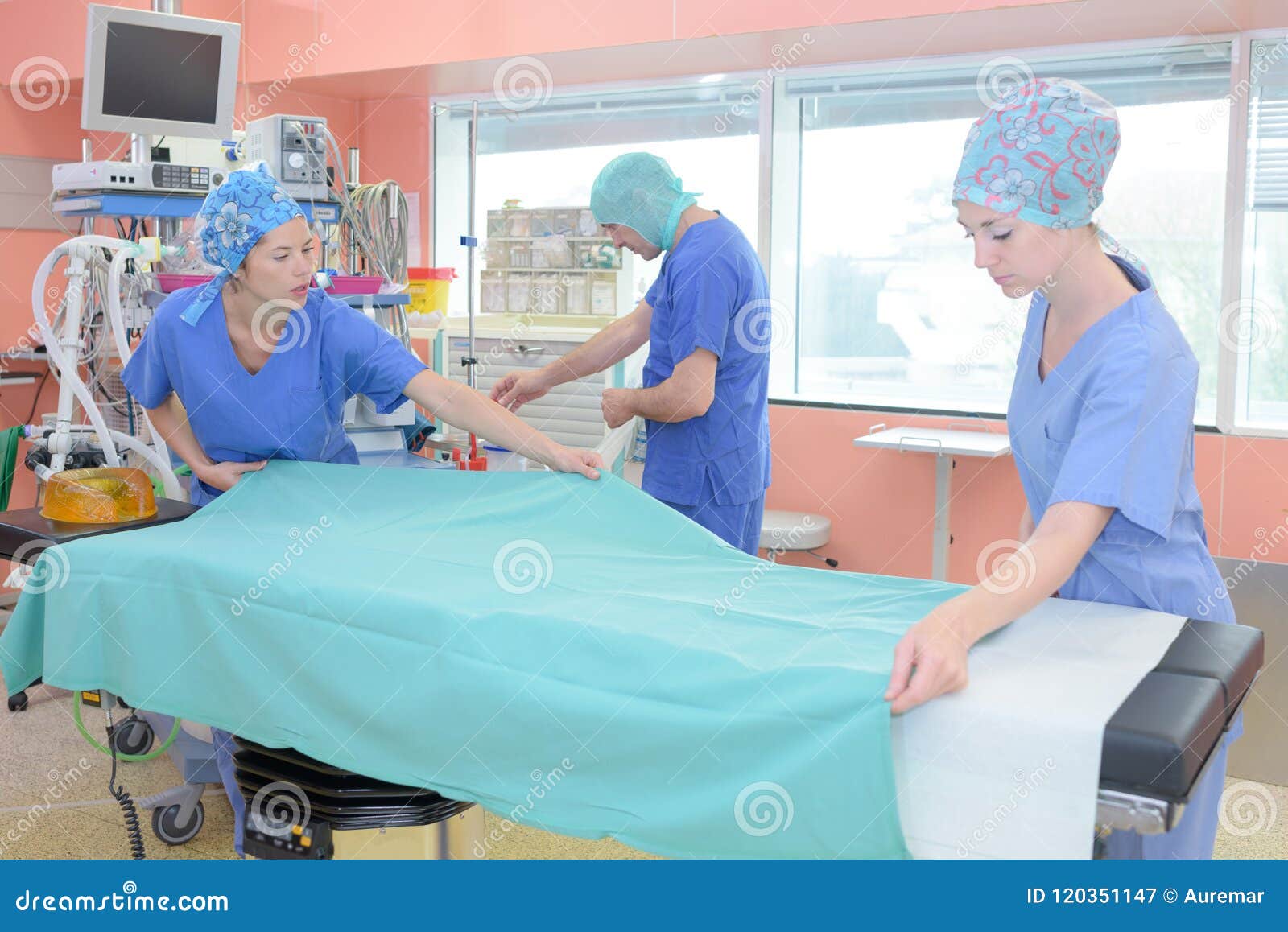 Preparing the Operating Room Stock Image - Image of care, cover: 120351147