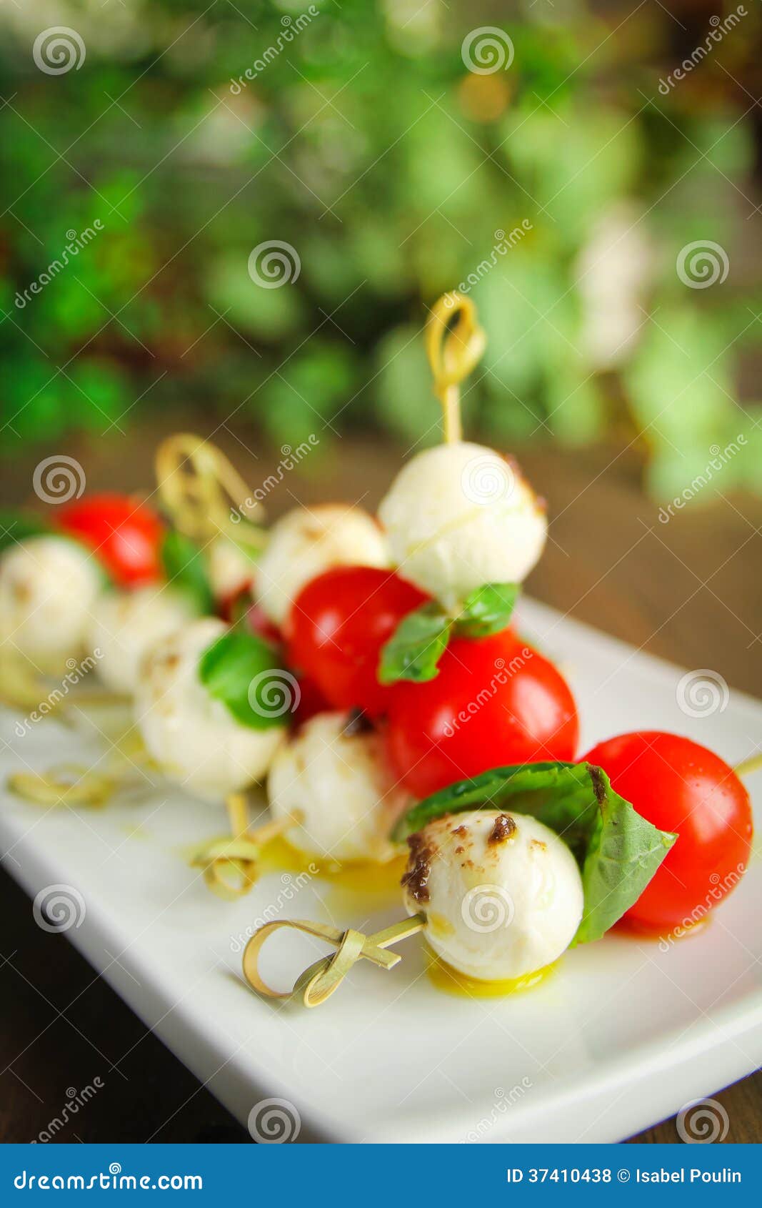 Presentación de Caprese foto de archivo. Imagen de tapas - 37410438