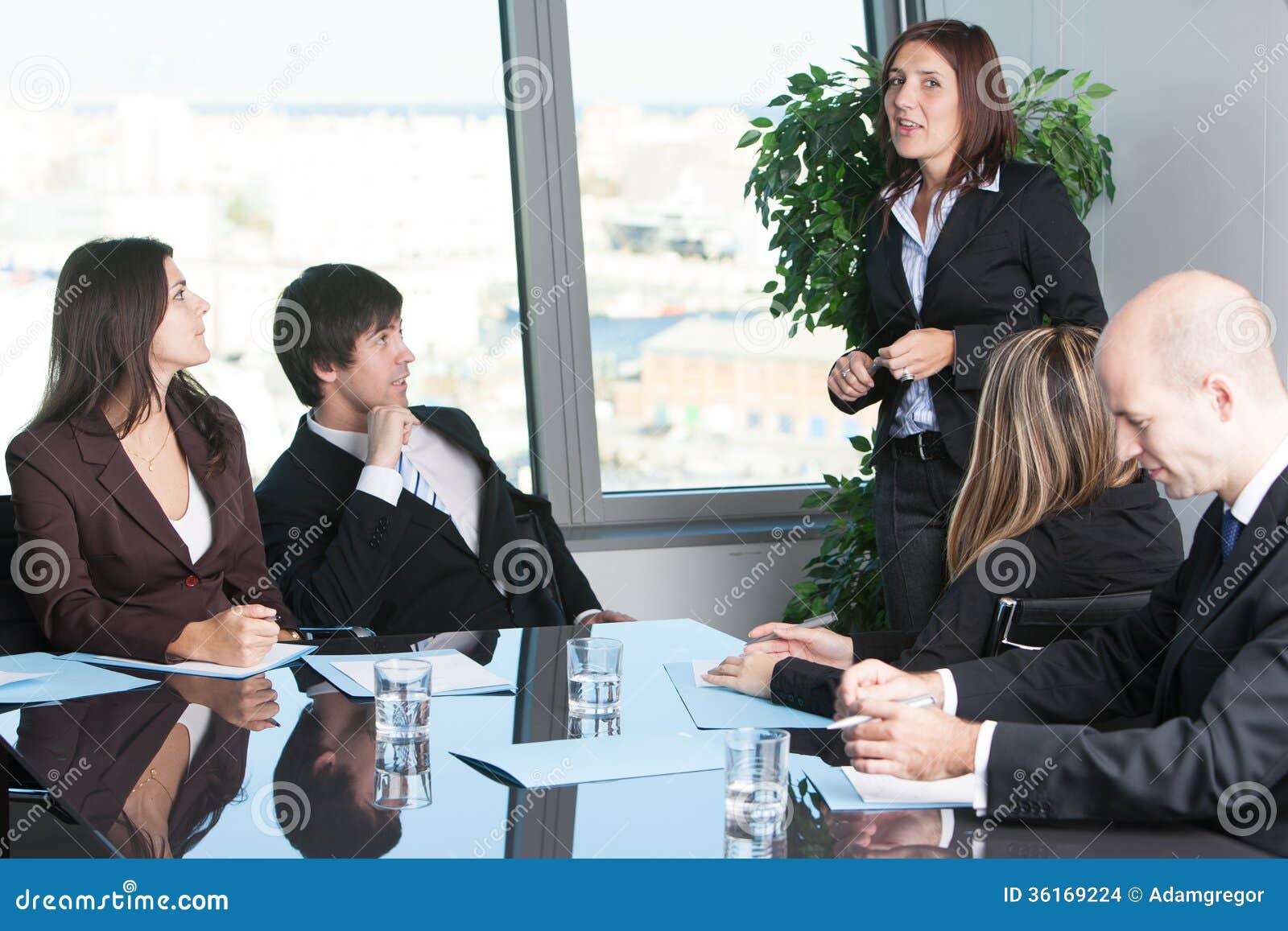 Presentazione Nella Sala Riunioni Fotografia Stock - Immagine di ...