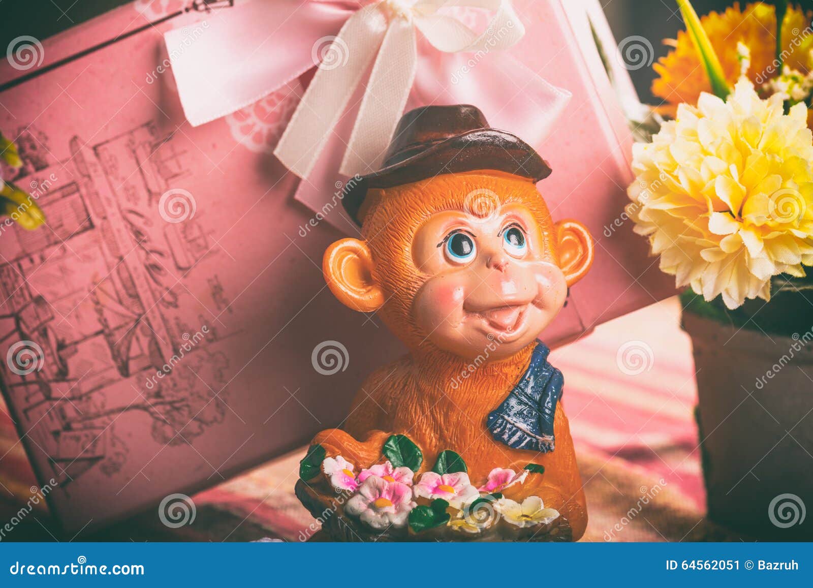 Presente Em Uma Caixa Cor-de-rosa Dos Macacos Imagem de Stock - Imagem ...