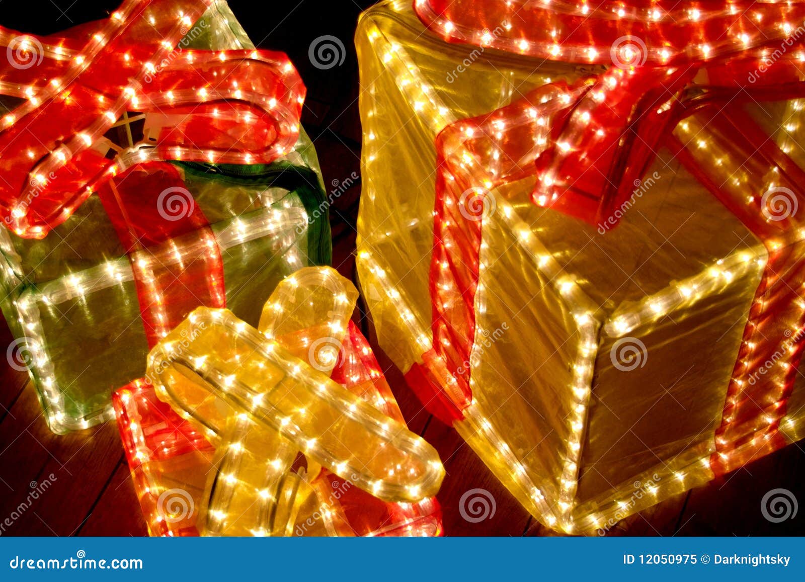 Presente iluminado imagem de stock. Imagem de fundo, feriados - 12050975