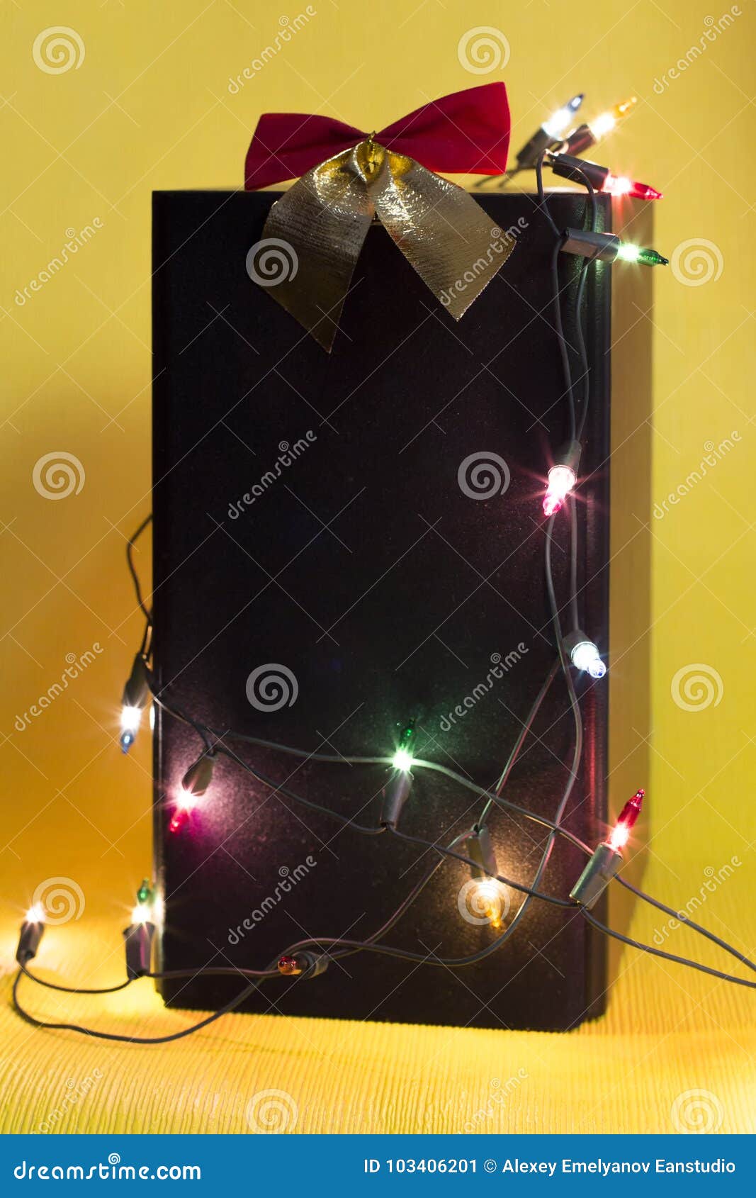 Presente Musical Da Coluna Para O Feriado Imagem de Stock - Imagem de ...