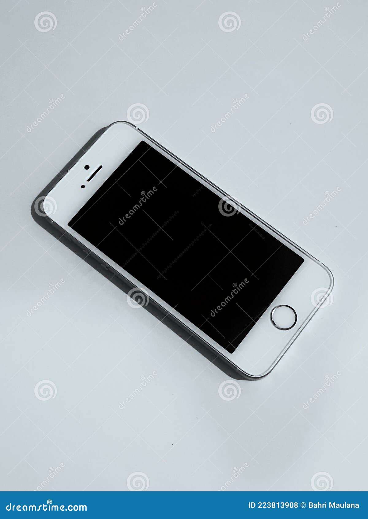 IPhone SE 16 GB Silver Edition Stock Photo - Image of text, white ...