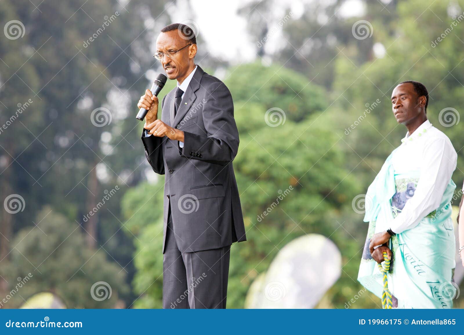 President Paul Kagame and Actor Don Cheadle Editorial Image - Image of ...