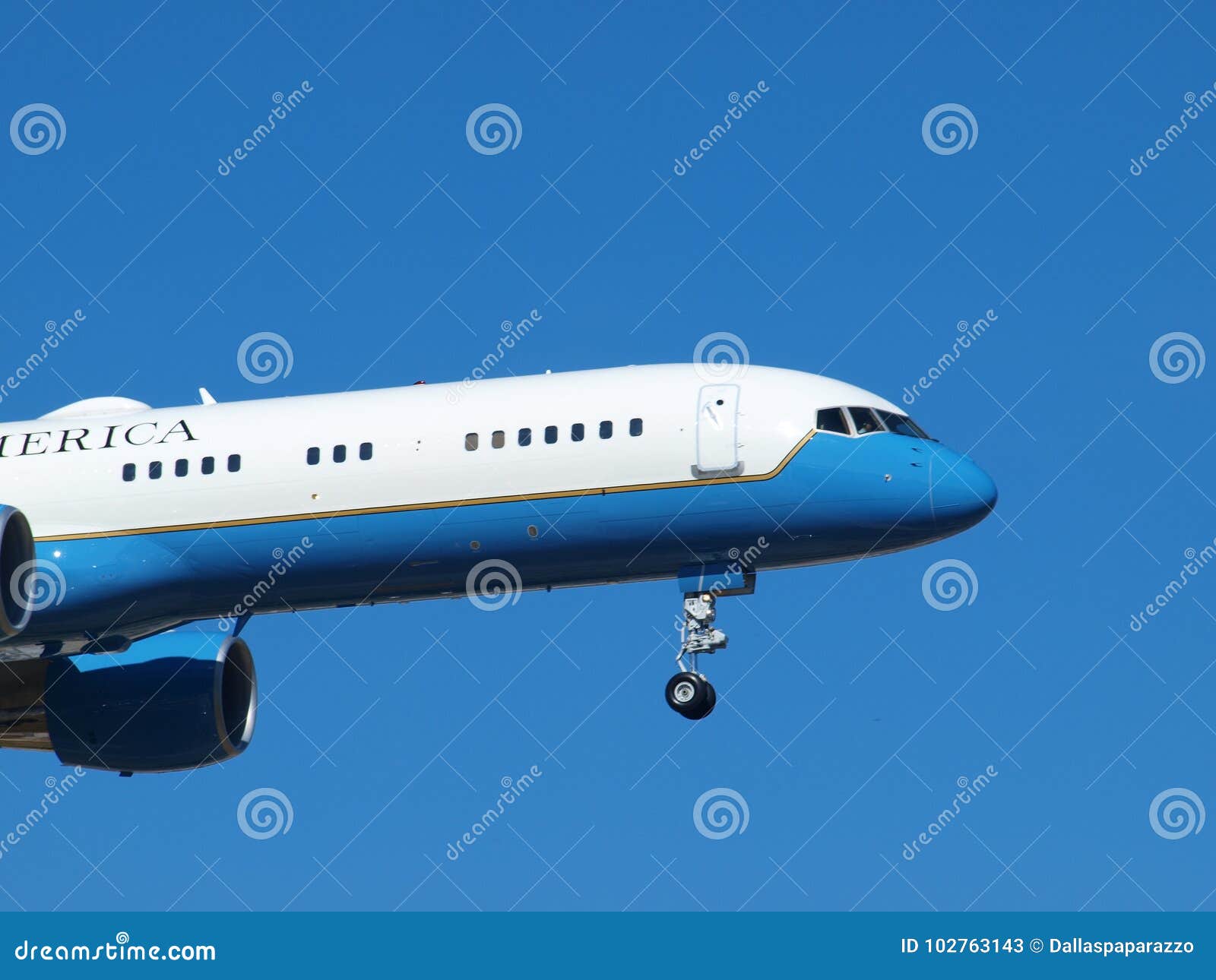President Trump Lands with SAM 90016 Editorial Stock Photo - Image of ...