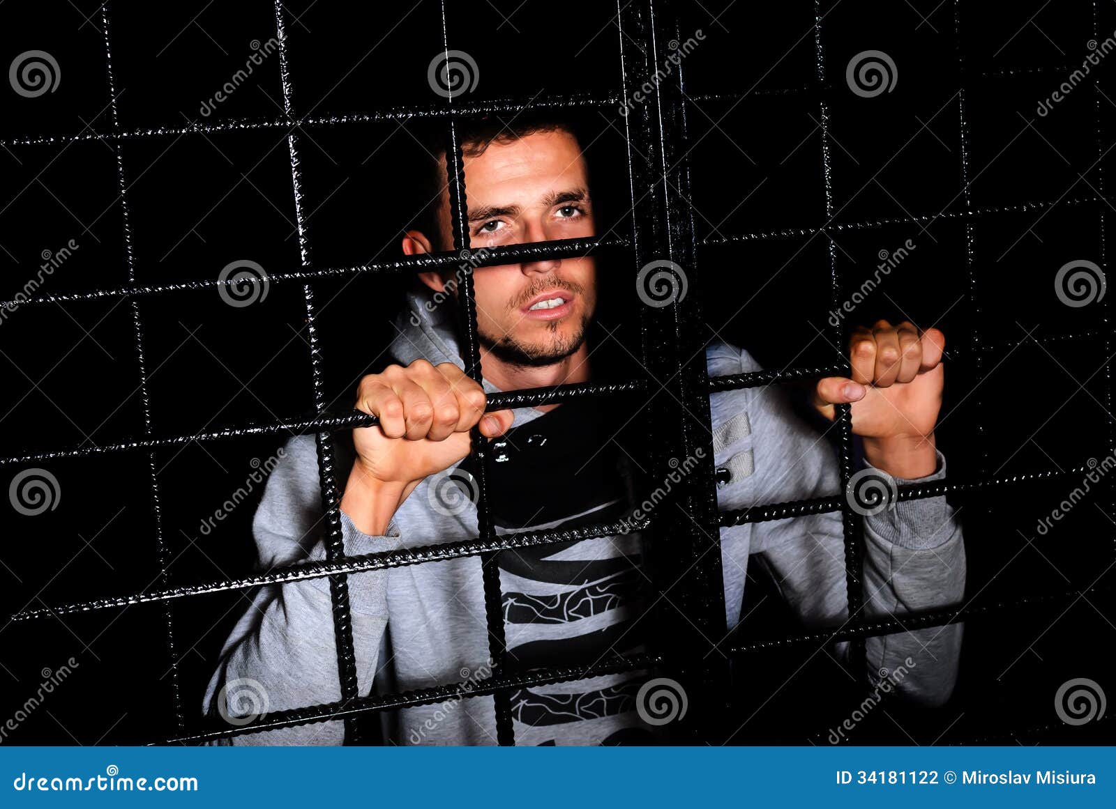 Preso foto de archivo. Imagen de escapar, jaula, fila - 34181122