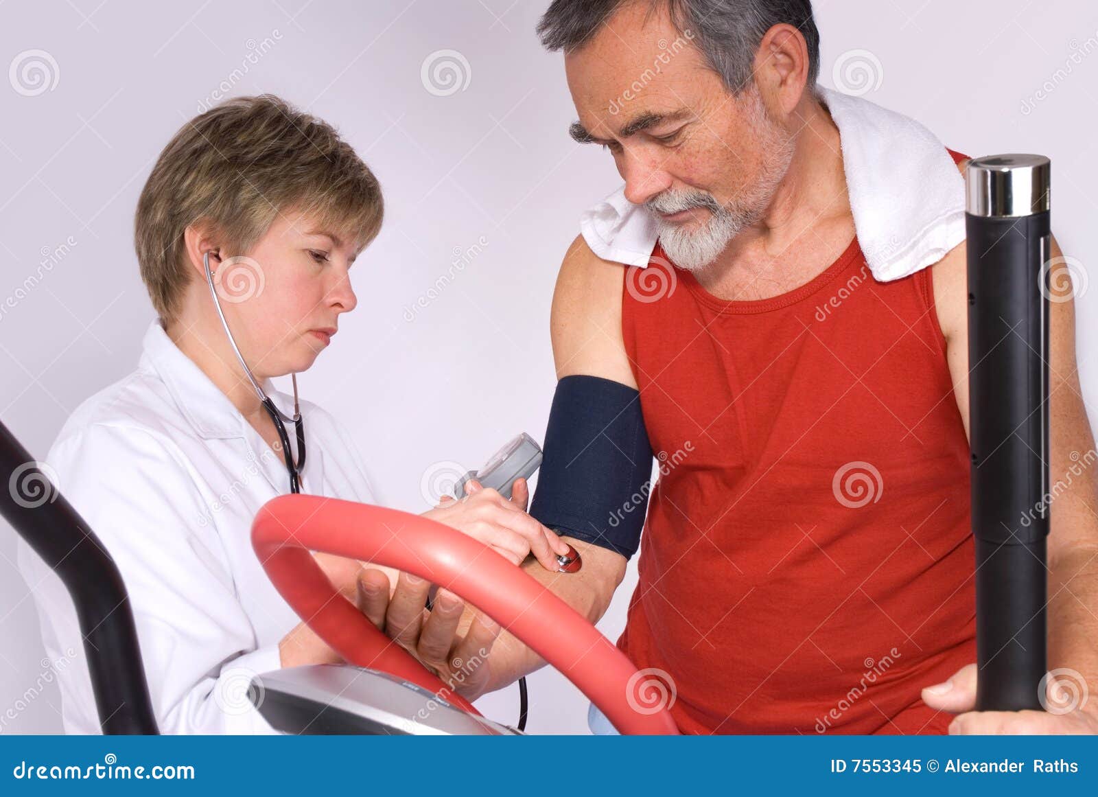 Pressione Sanguigna Di Misurazione Immagine Stock - Immagine di isolato ...