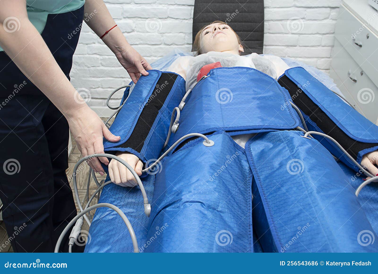 Pressotherapy Procedure In A Beauty Salon Modern Lymphatic Drainage
