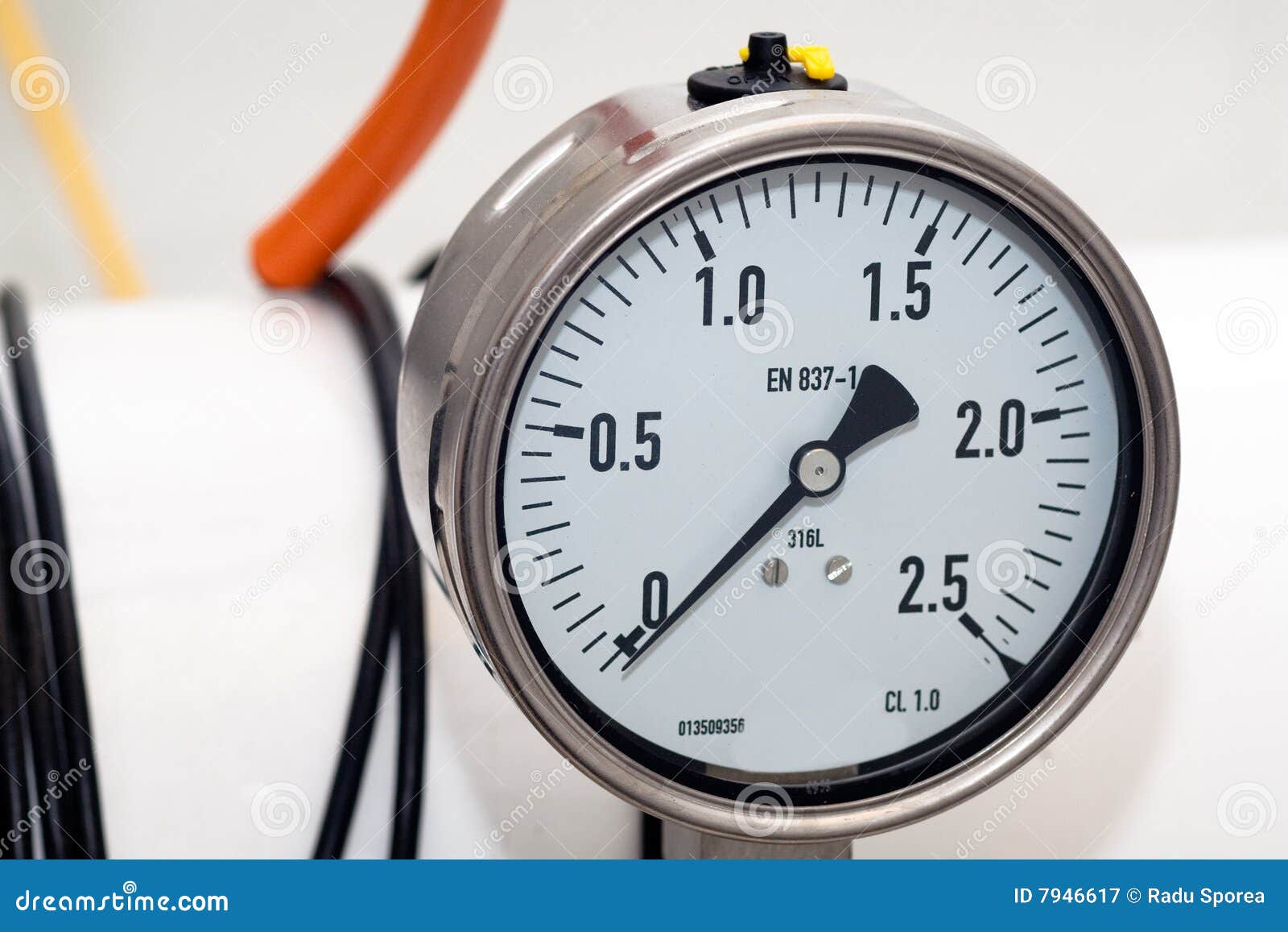 Pressure Gauge Picture. Image: 7946617