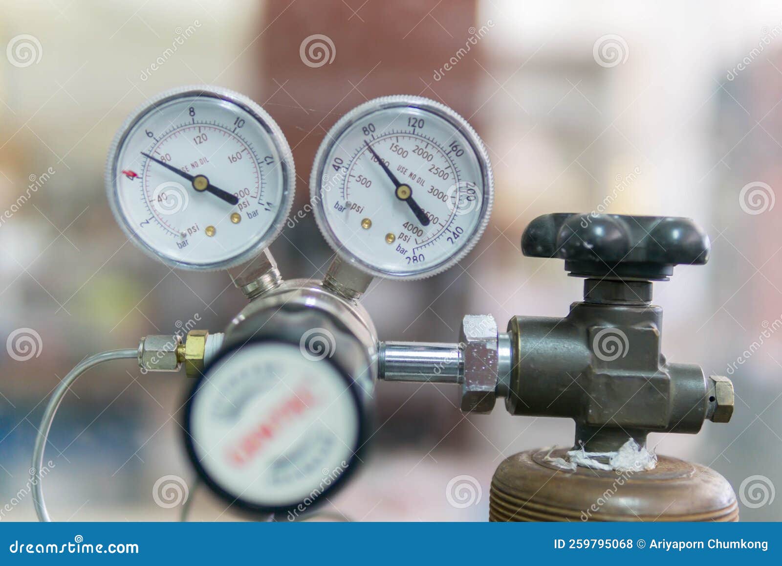 Pressure Gauge, Pressure Gauge on a Gas Regulator in a Laboratory ...