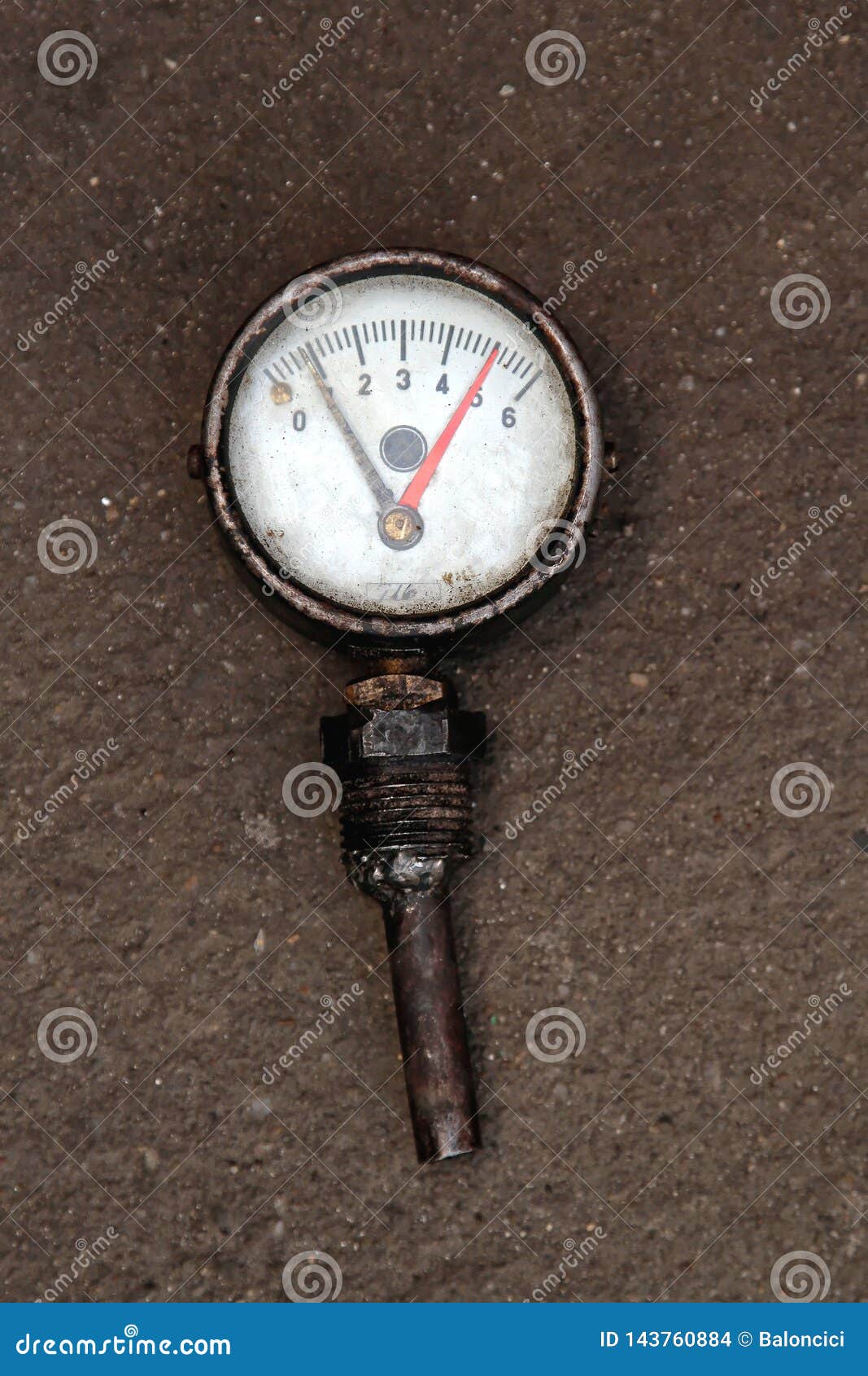 Rusty Old Car Gauge Stock Photography | CartoonDealer.com #271428986