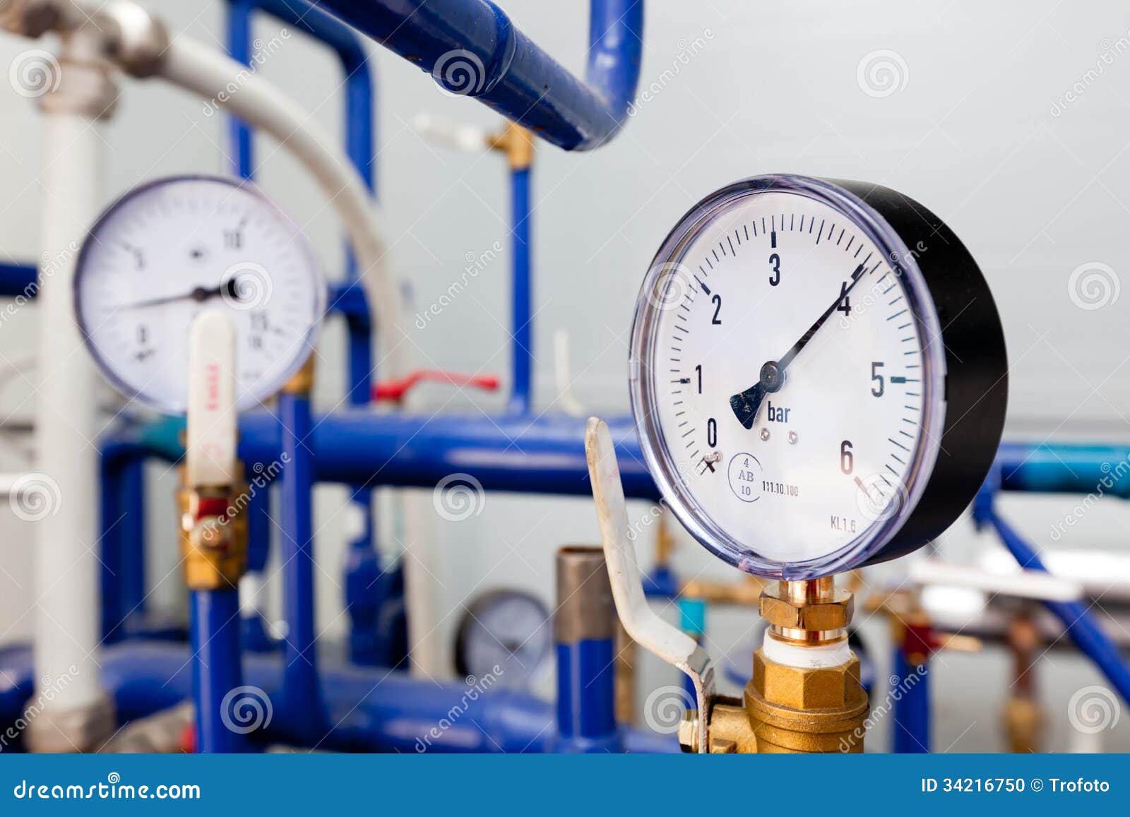 Pressure meter stock photo. Image of instrument, vacuum - 34216750