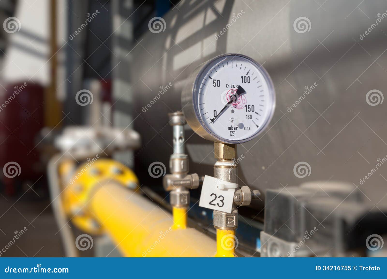 Pressure meter stock image. Image of tire, pipelines - 34216755