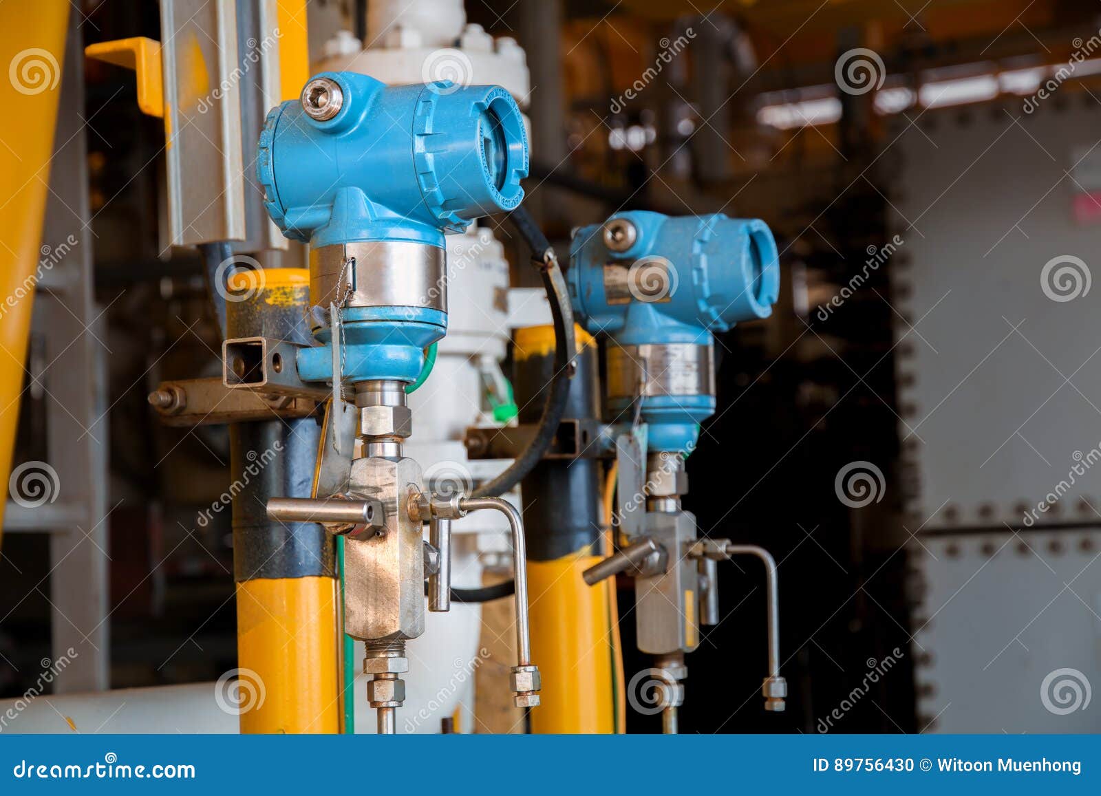 Pressure Transmitter in Oil and Gas Process, Send Signal To Cont Stock ...