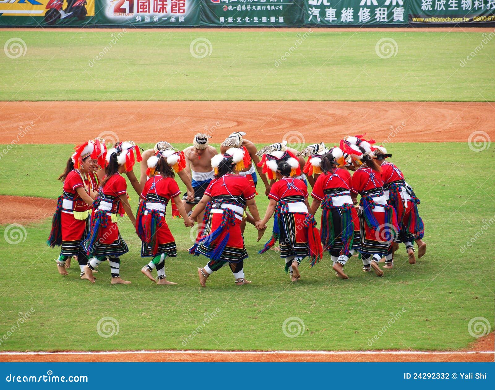 Prestaties Van De Dans Van Taiwan De Inheemse Redactionele Fotografie ...