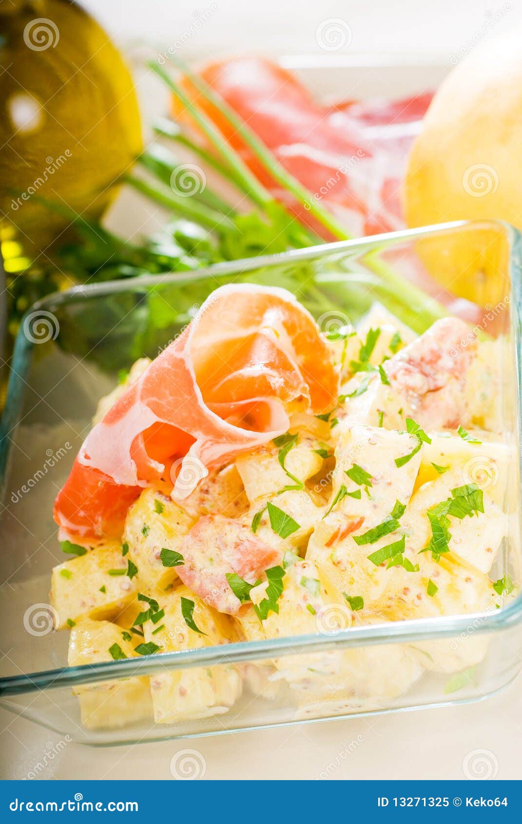 Presunto De Parma E Salada De Batata Imagem de Stock - Imagem de vidro ...