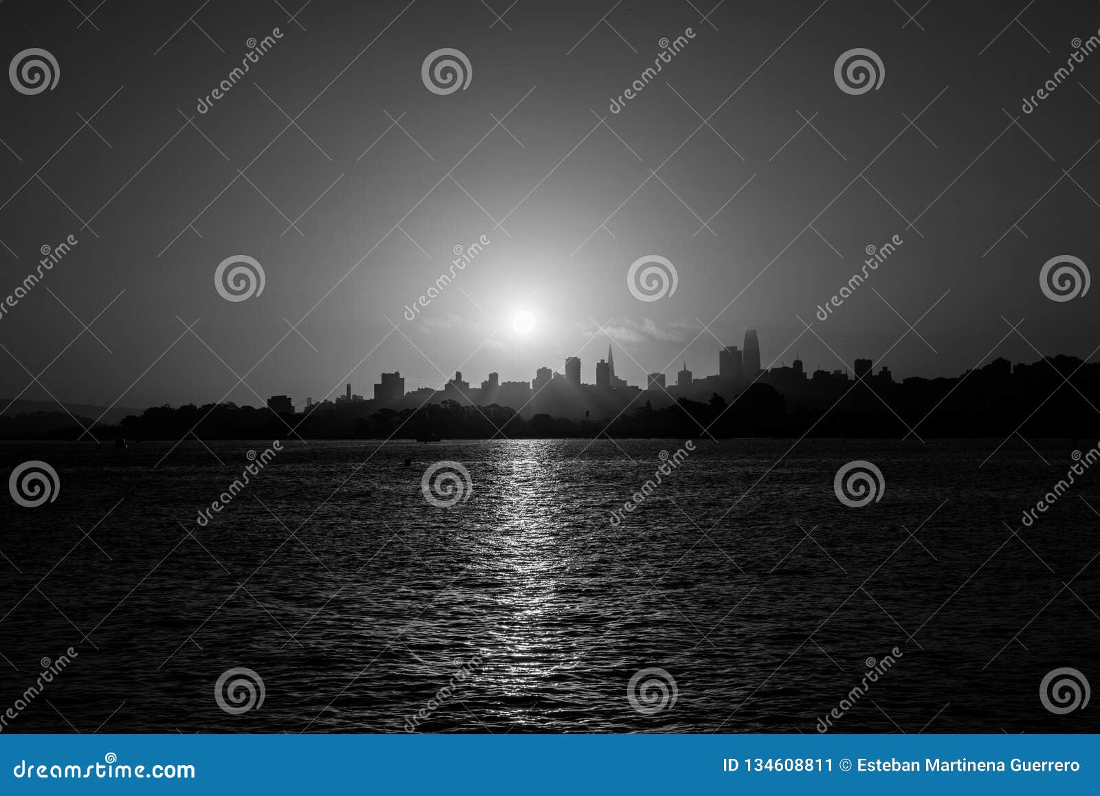 Preto E Branco Do Sol Do Nascer Do Sol Que Aumenta Sobre San Francisco ...