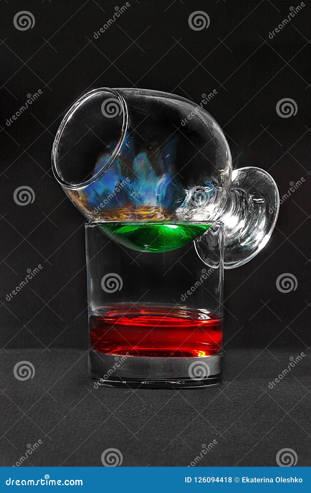 Preto Isolado O Absinto Queimado Do Cocktail Foto de Stock - Imagem de ...