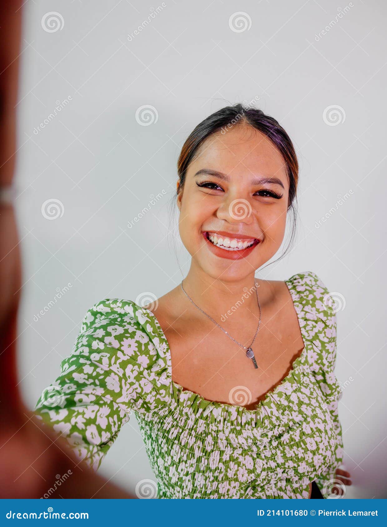 Pretty Asian Girl Take A Self Portrait With Her Smart Phone Thai Girl