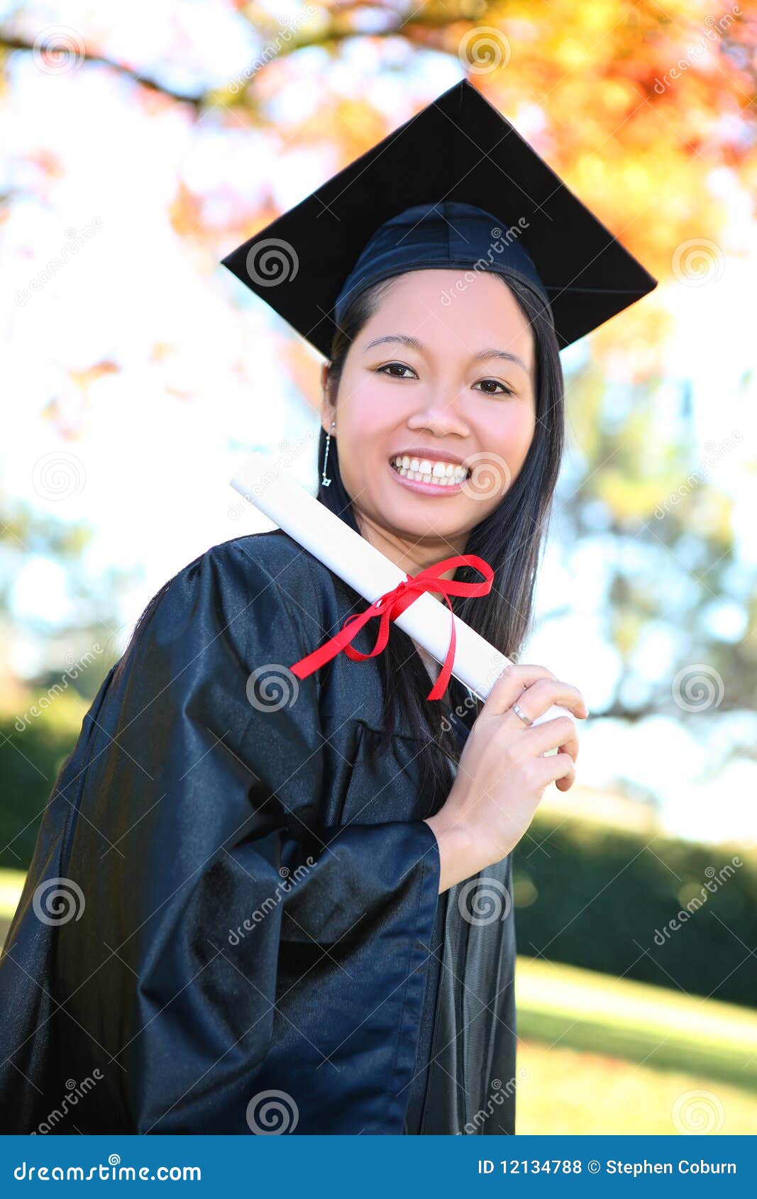 Pretty Asian Graduation Woman Stock Photo - Image of asian, achievement ...