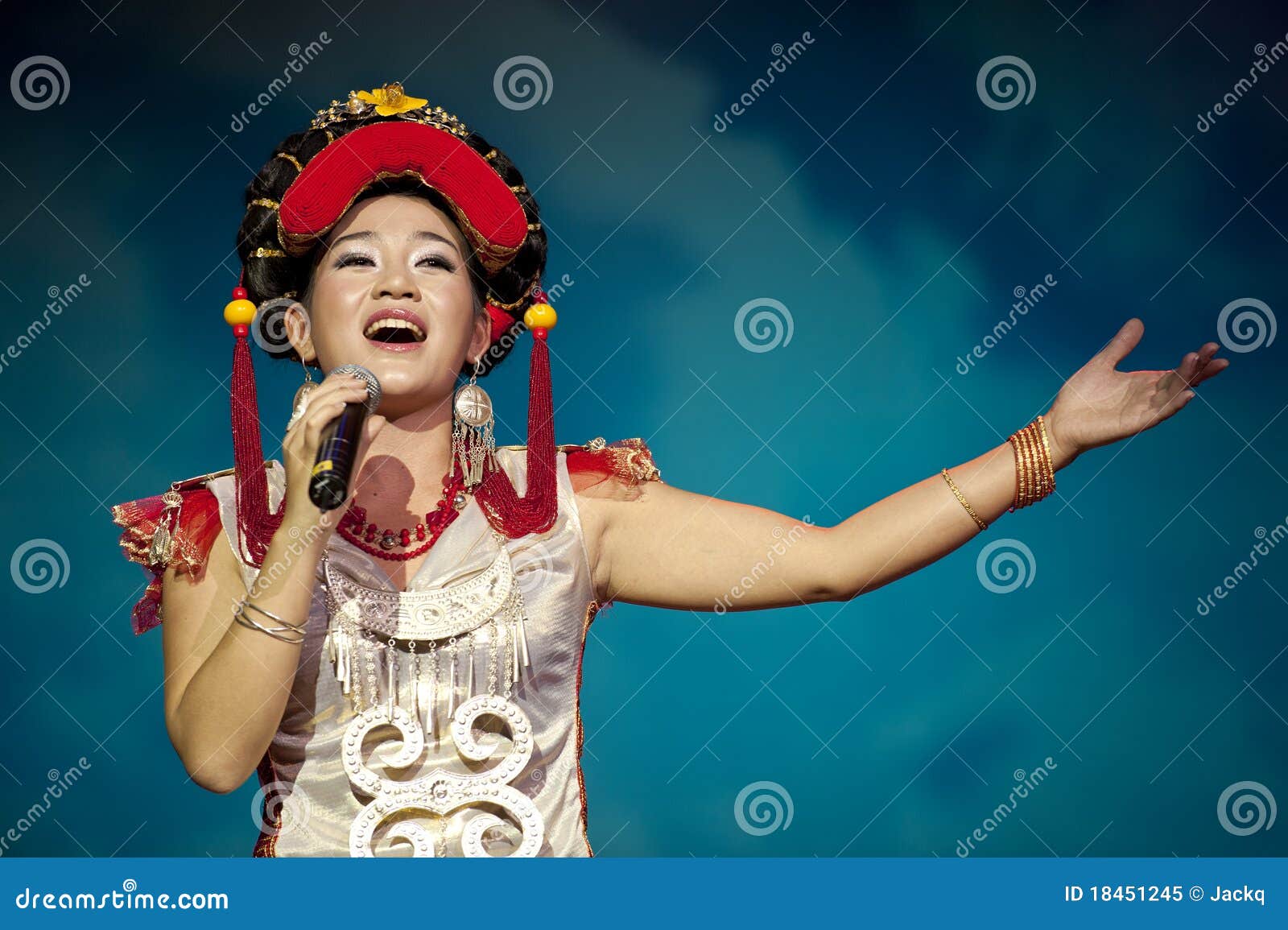 Pretty Chinese Ethnic Singer Editorial Image - Image of attire, girl ...