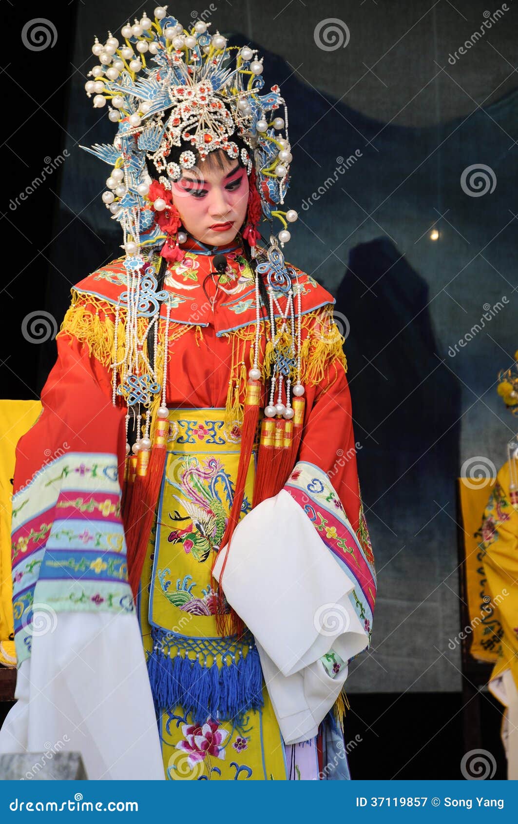 Pretty Chinese Opera Actress Editorial Photography - Image of glamor ...