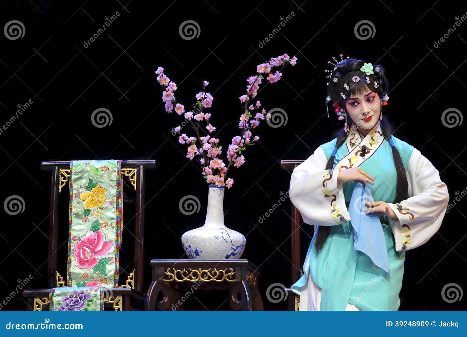 Pretty Chinese Opera Actress Stock Image - Image of blossom, girl: 39248909