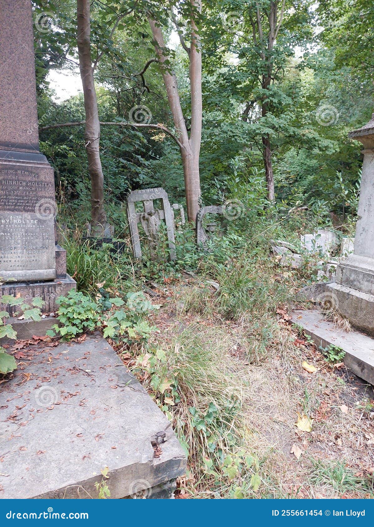 A Pretty Gravestone in Tower Hamlets Cemetery Editorial Stock Image ...