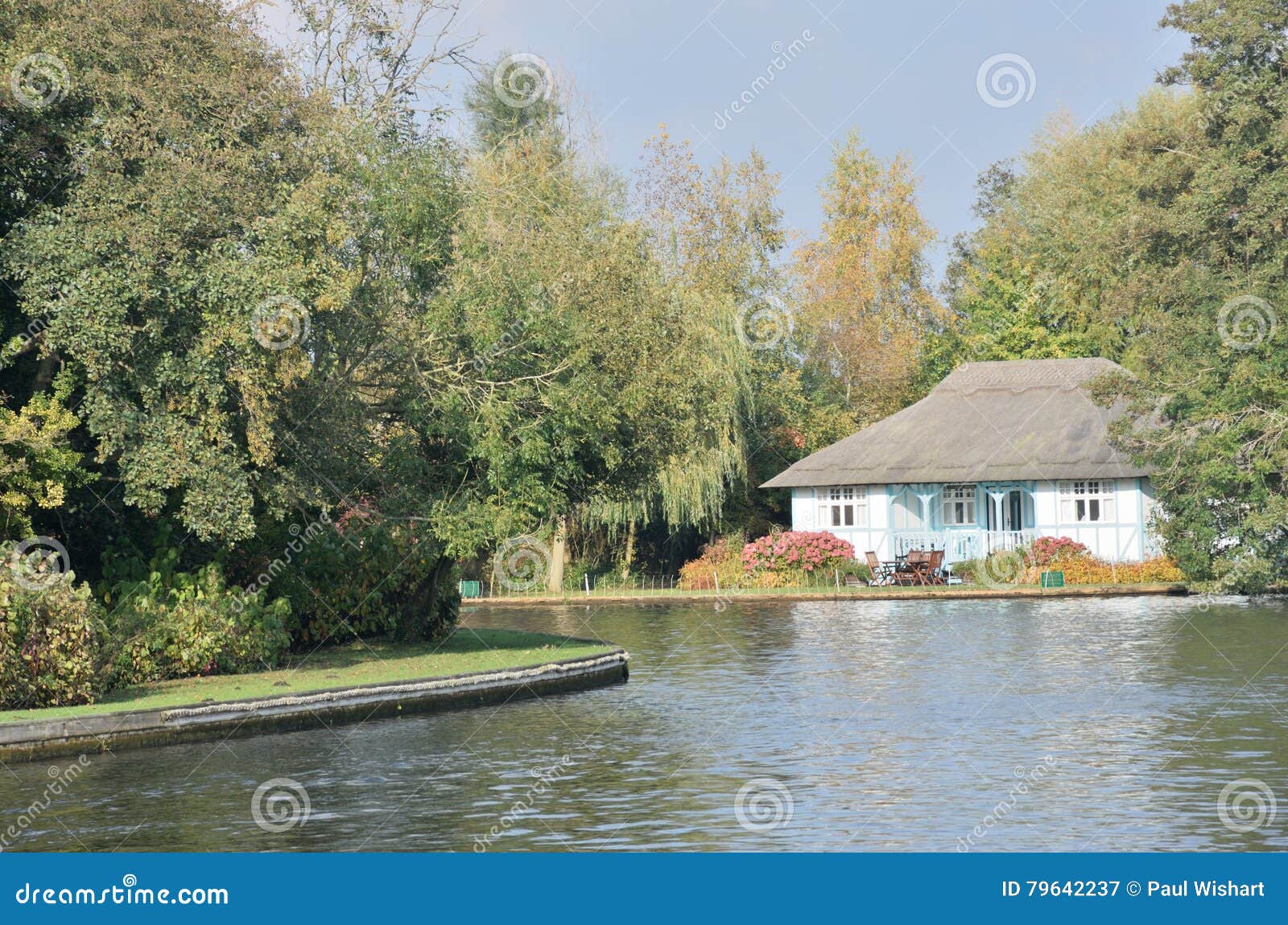 Pretty UK Riverside Cottage with Large River Stock Image - Image of ...