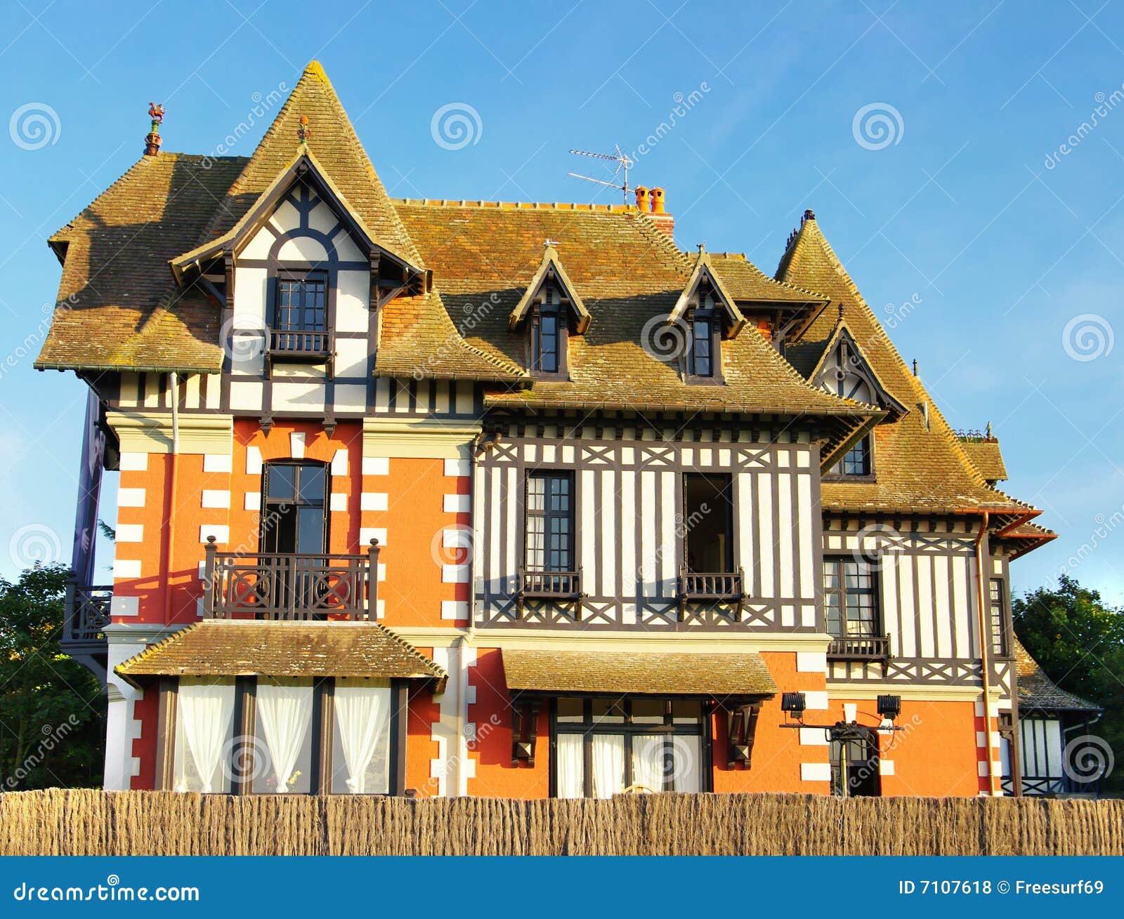 Pretty villa stock photo. Image of holidays, ocean, exterior - 7107618