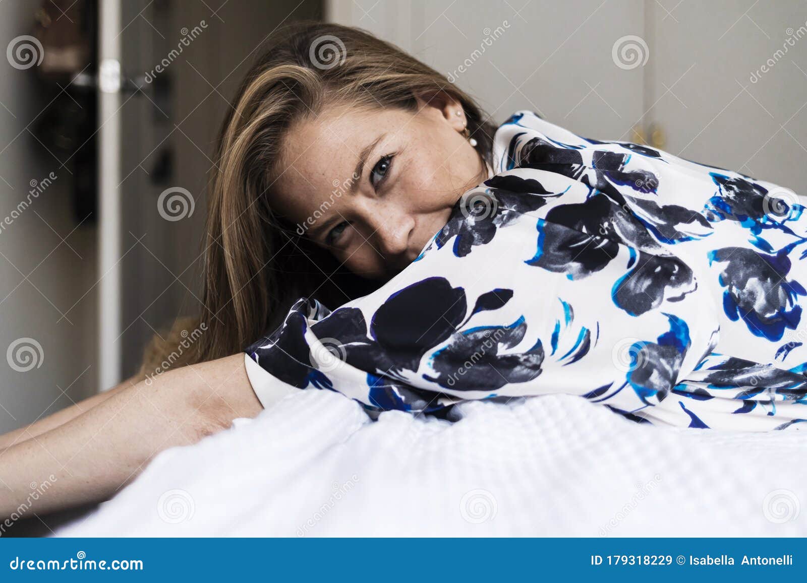 Pretty Woman Smiling at Camera while Lying on Bed Stock Image - Image ...
