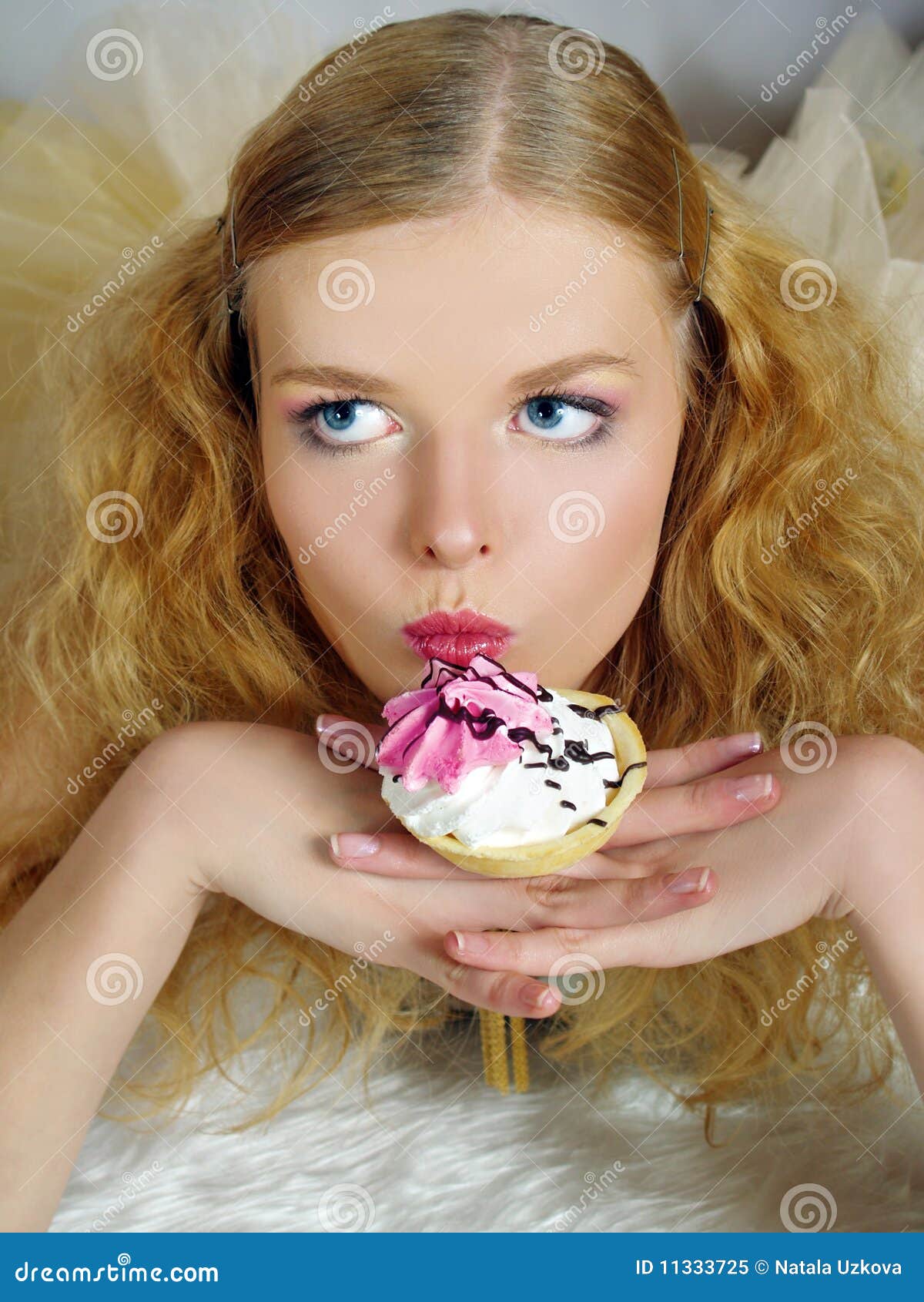 Pretty Young Girl with Cake Stock Image - Image of bride, female: 11333725