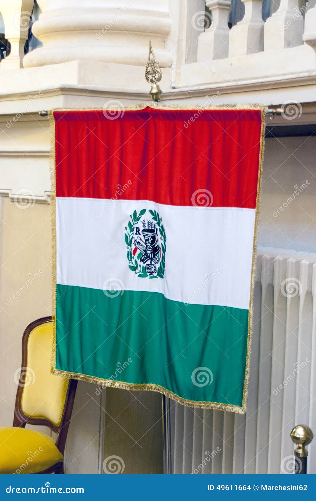 Prima bandiera italiana fotografia stock. Immagine di bandierina - 49611664