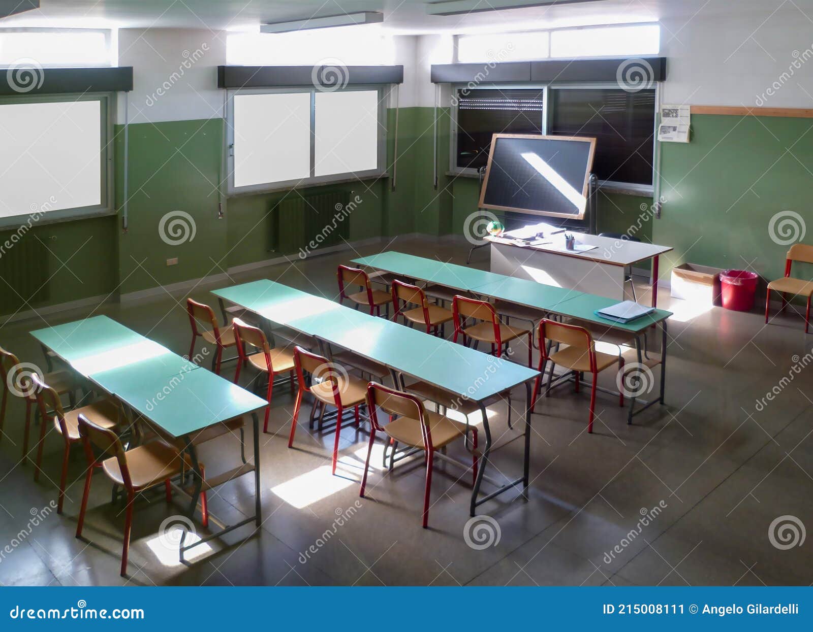 Primary School, Empty Classroom in Daylight Stock Image - Image of seat ...