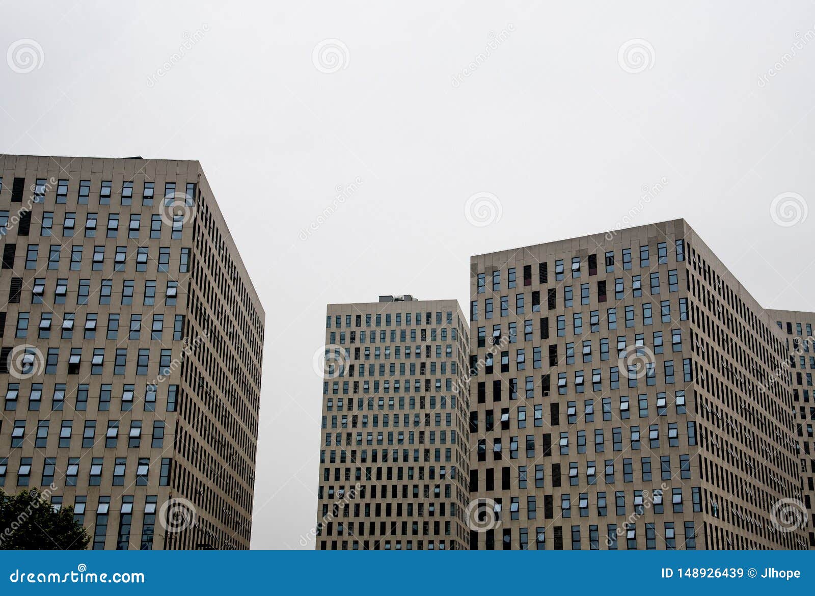 Primer De Un Edificio De Oficinas Moderno Imagen de archivo - Imagen de ...