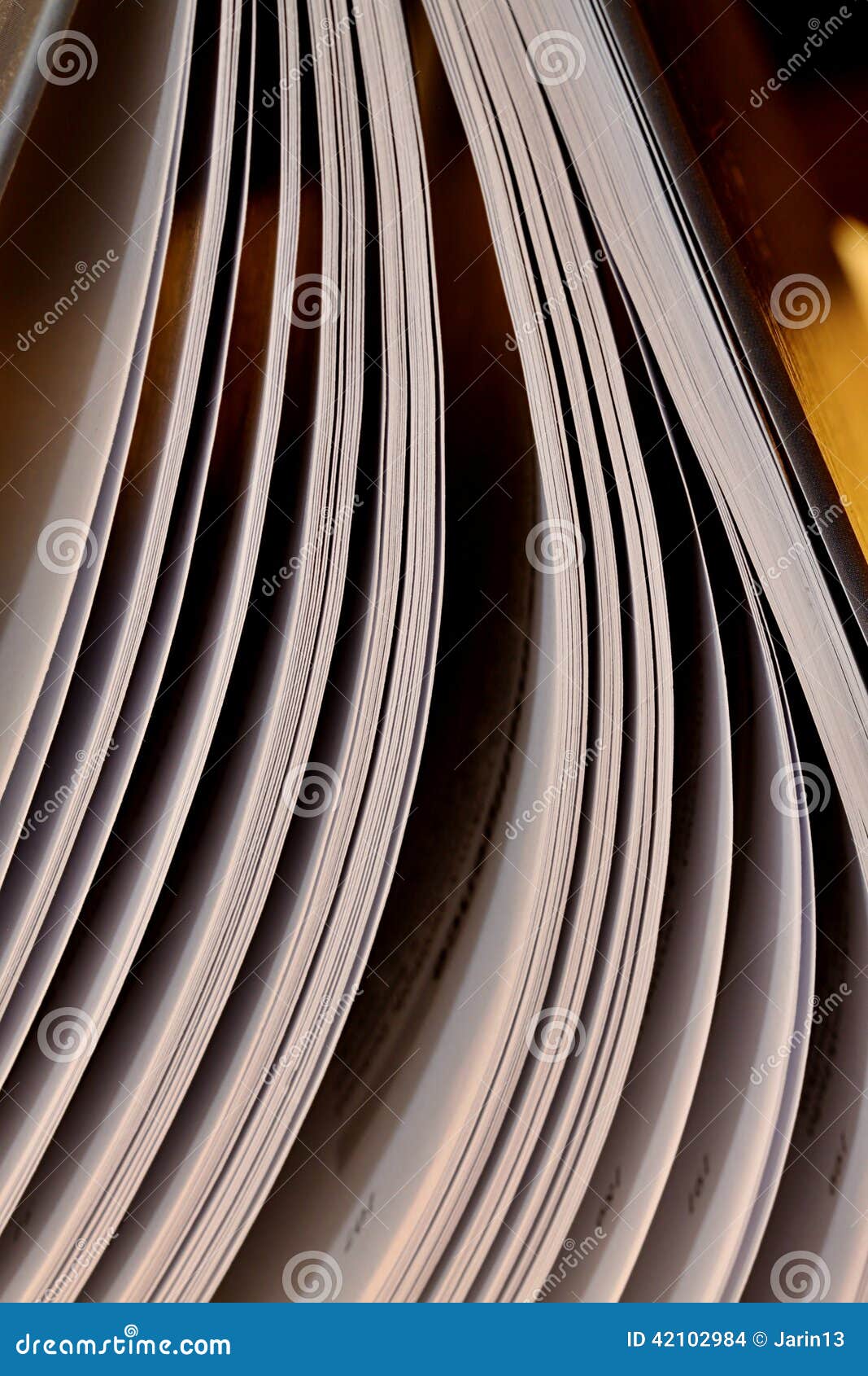 Primer de un libro abierto foto de archivo. Imagen de paginaciones ...