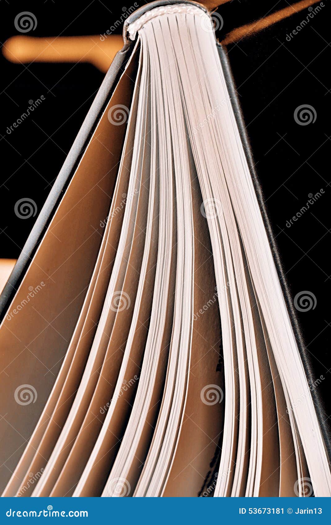 Primer de un libro abierto imagen de archivo. Imagen de libro - 53673181