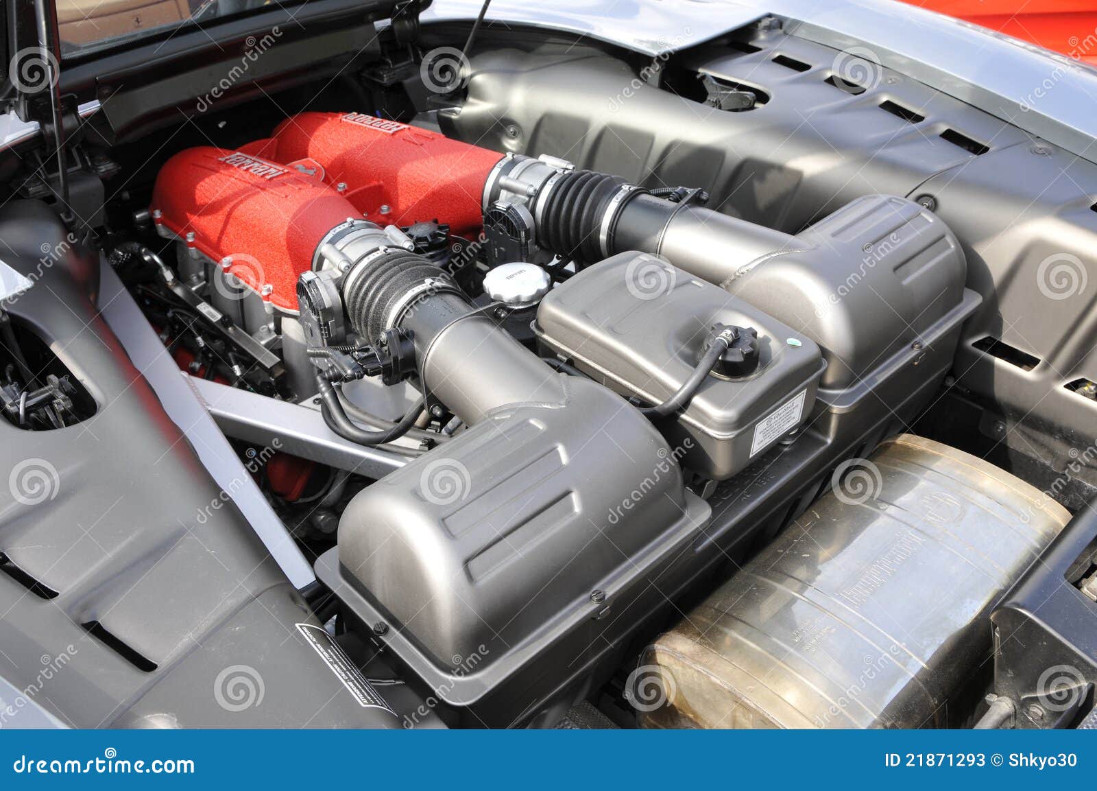 Primer De Un Motor De Ferrari Foto de archivo editorial - Imagen de ...